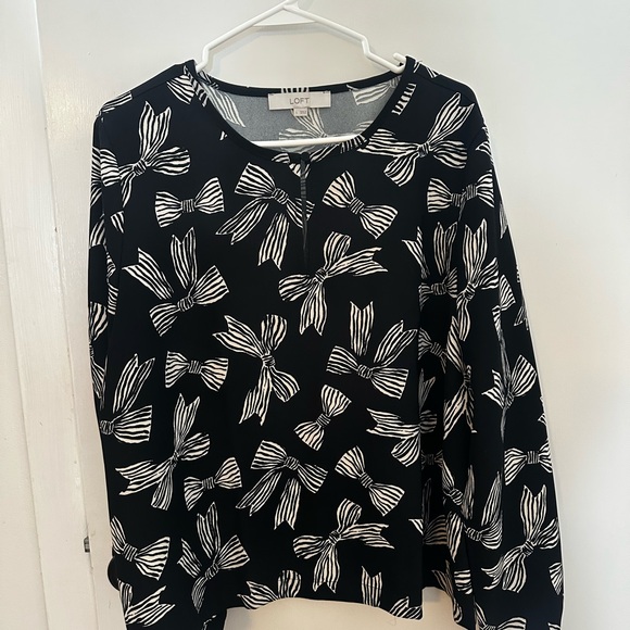 LOFT | Tops | Loft Black And White Bow Pattern Long Sleeve Top | Poshmark